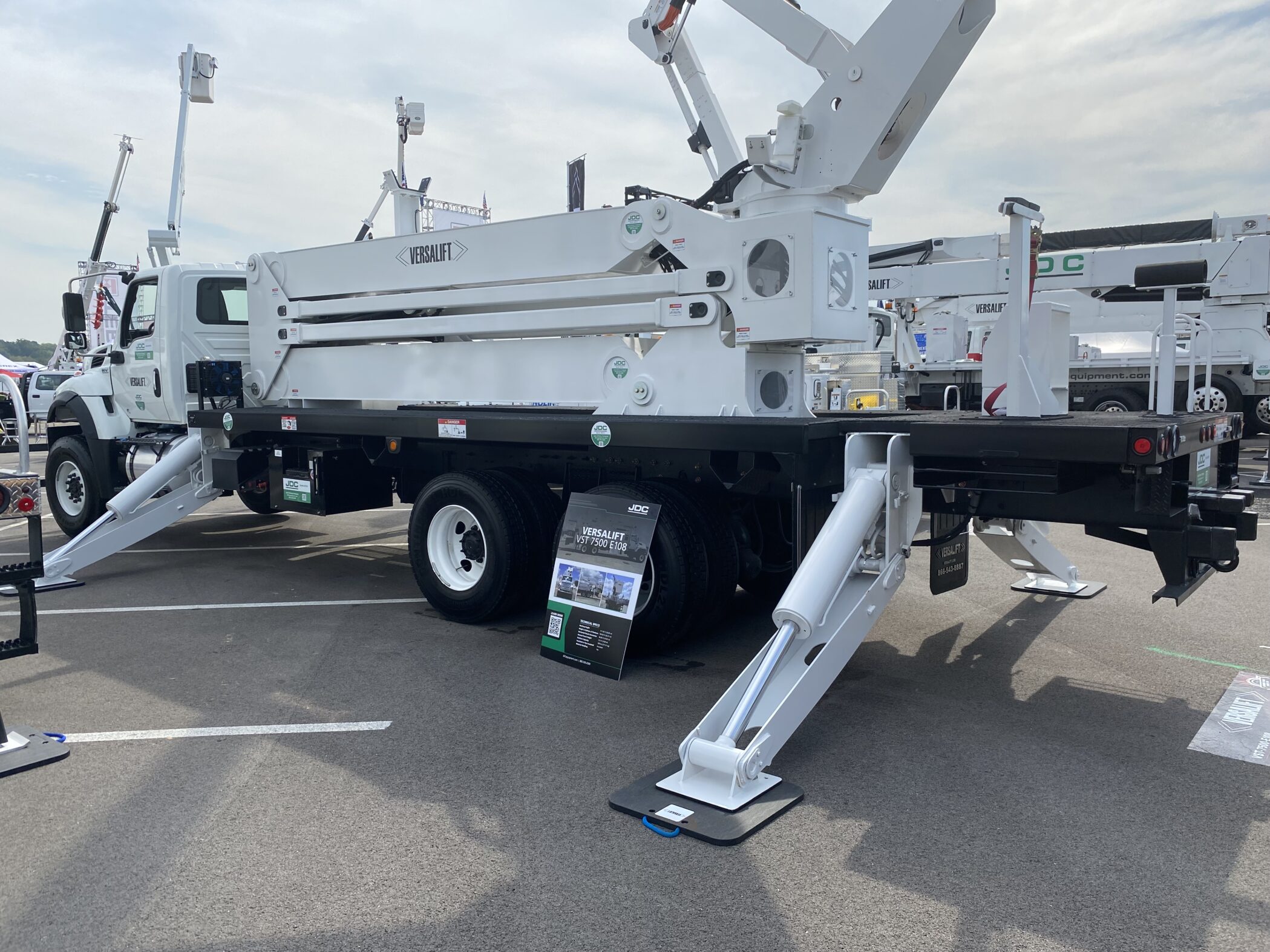 Dakota Bodies Flat Deck Truck Body Sales, Service, & Parts - Utility ...